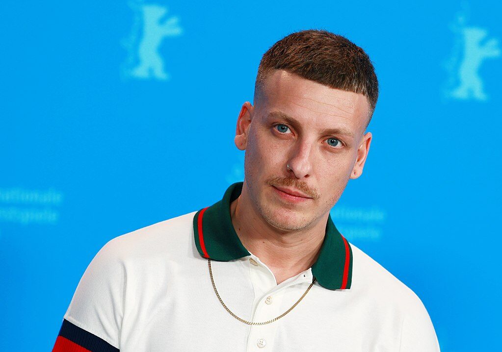 Felix Lobrecht wettert gegen Elektroautos: "Ich hasse E-Autos, alles ...